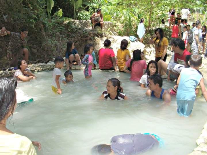 MAINIT HOT SPRING, MALABUYOC | フィリピン旅行専門店